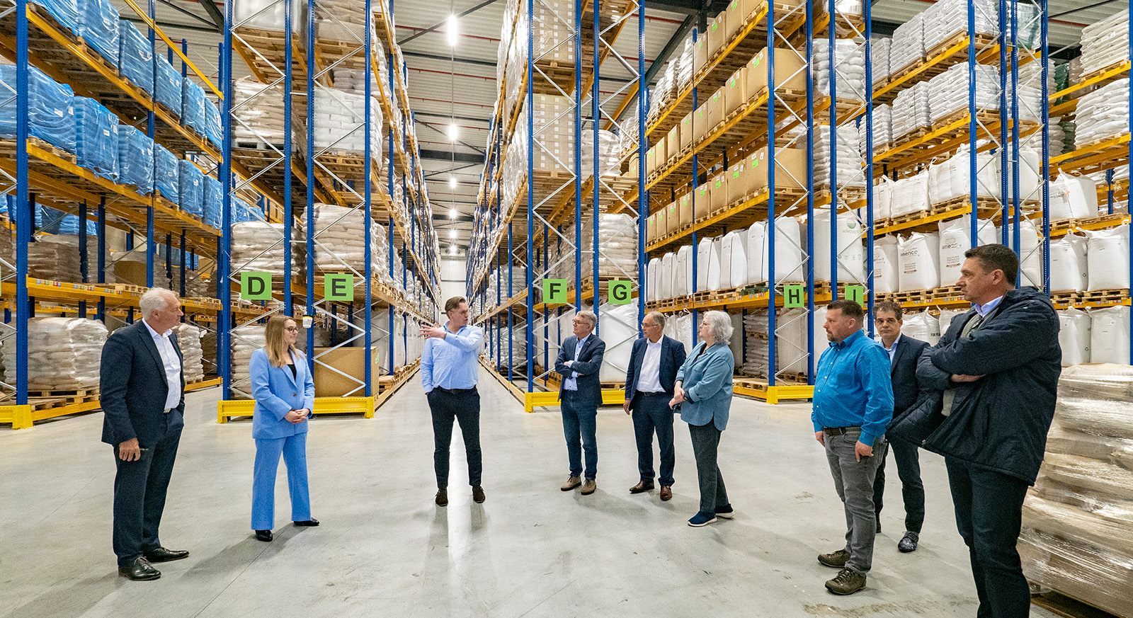 25 miljoen kilo noten onder één dak: Ridderkerkse gemeentebestuurders ...